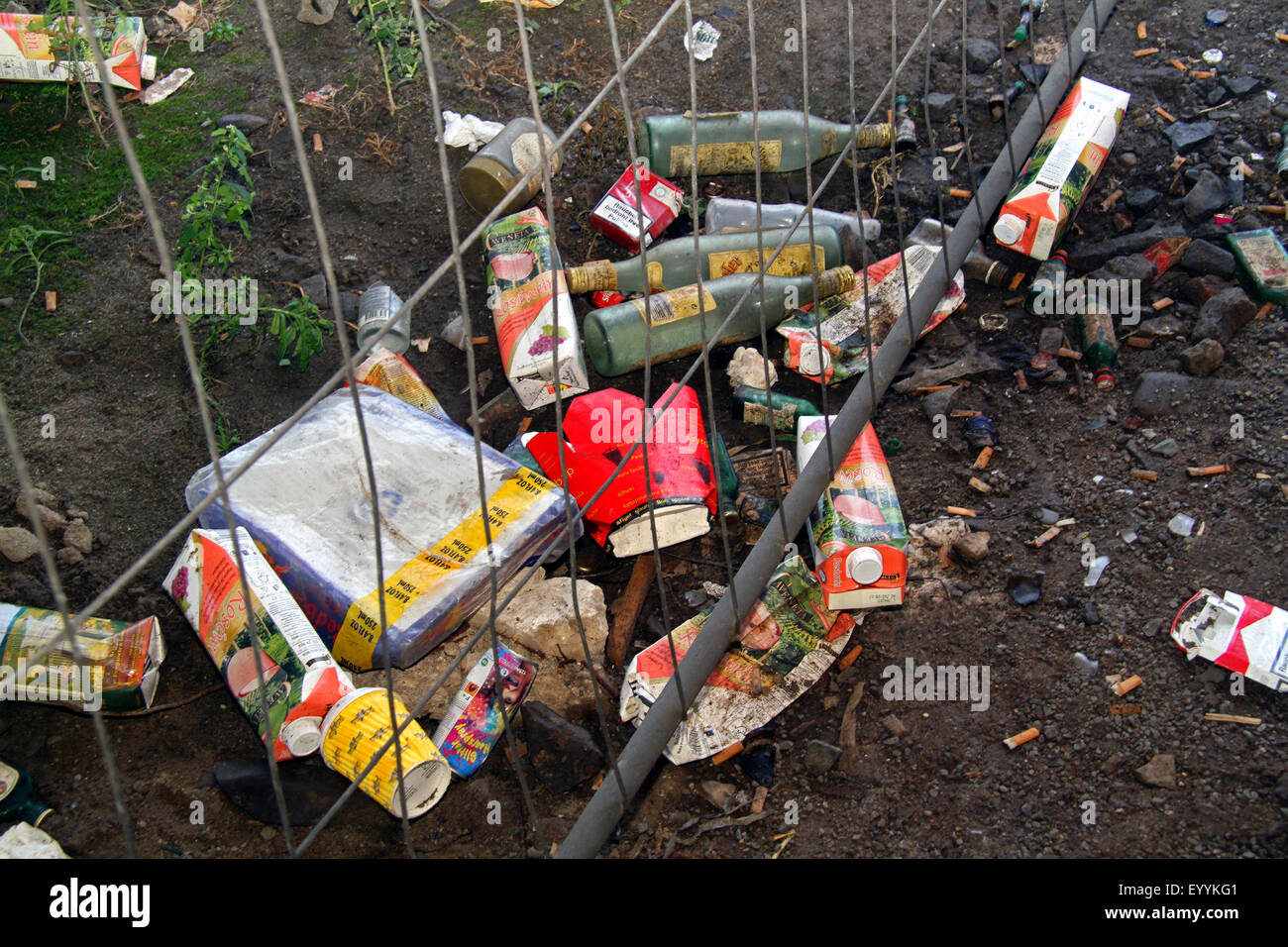 Throwing dirt hi-res stock photography and images - Alamy