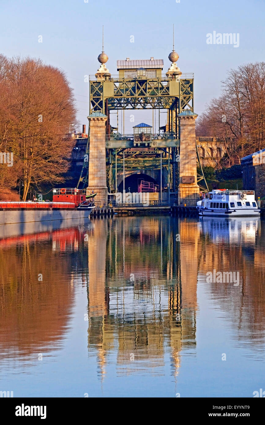 Mirrored lift hi-res stock photography and images - Alamy