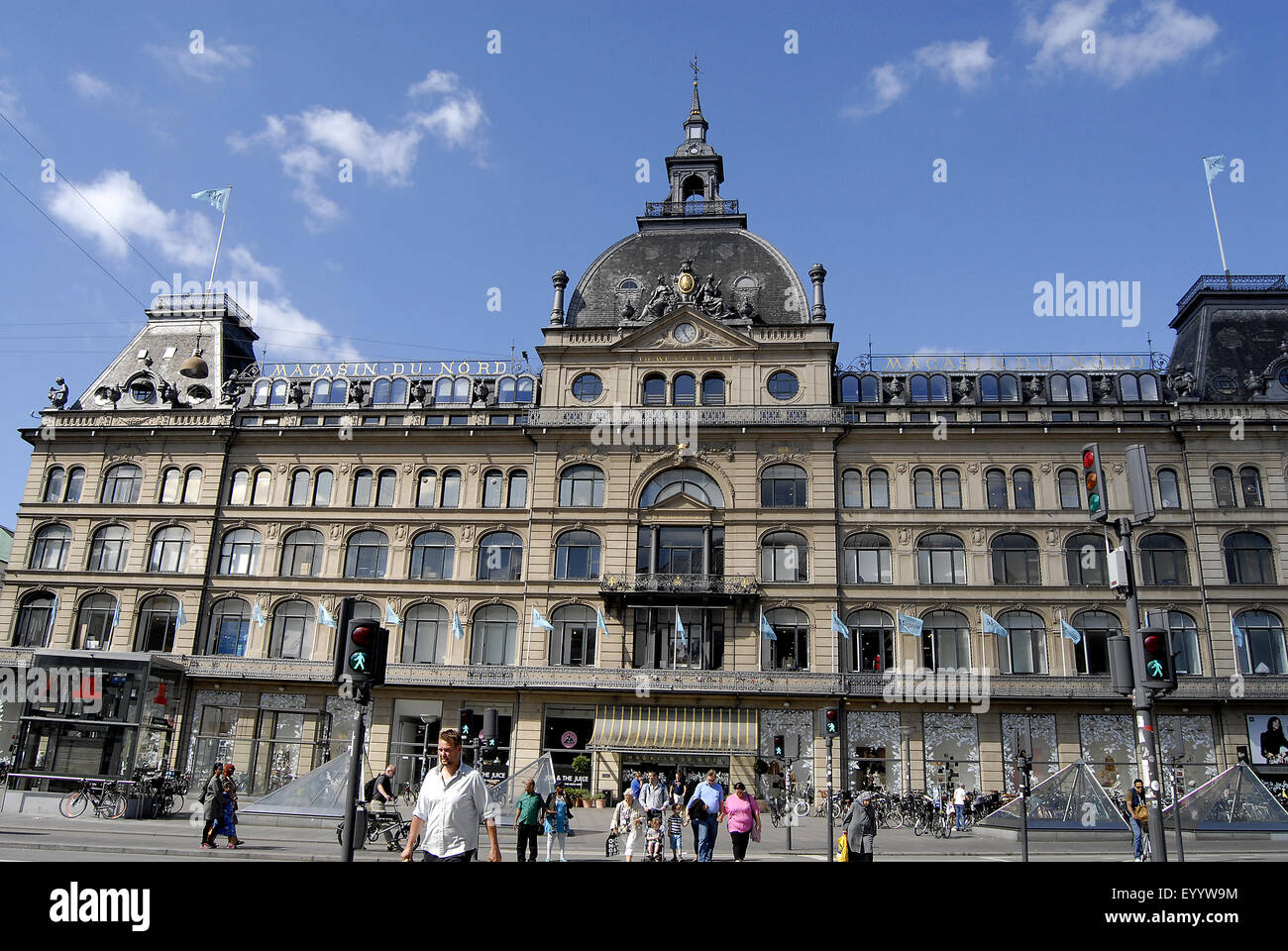 Copenhagen, Denmark. 05th Aug, 2015. Female with New Daisy dream ...