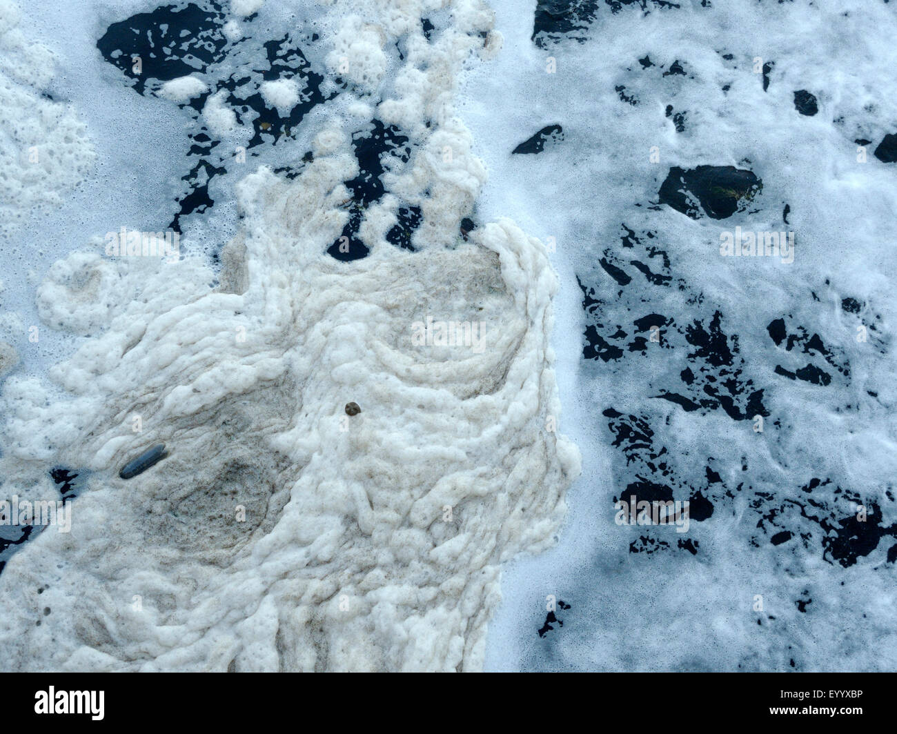 Foam on water hi-res stock photography and images - Alamy