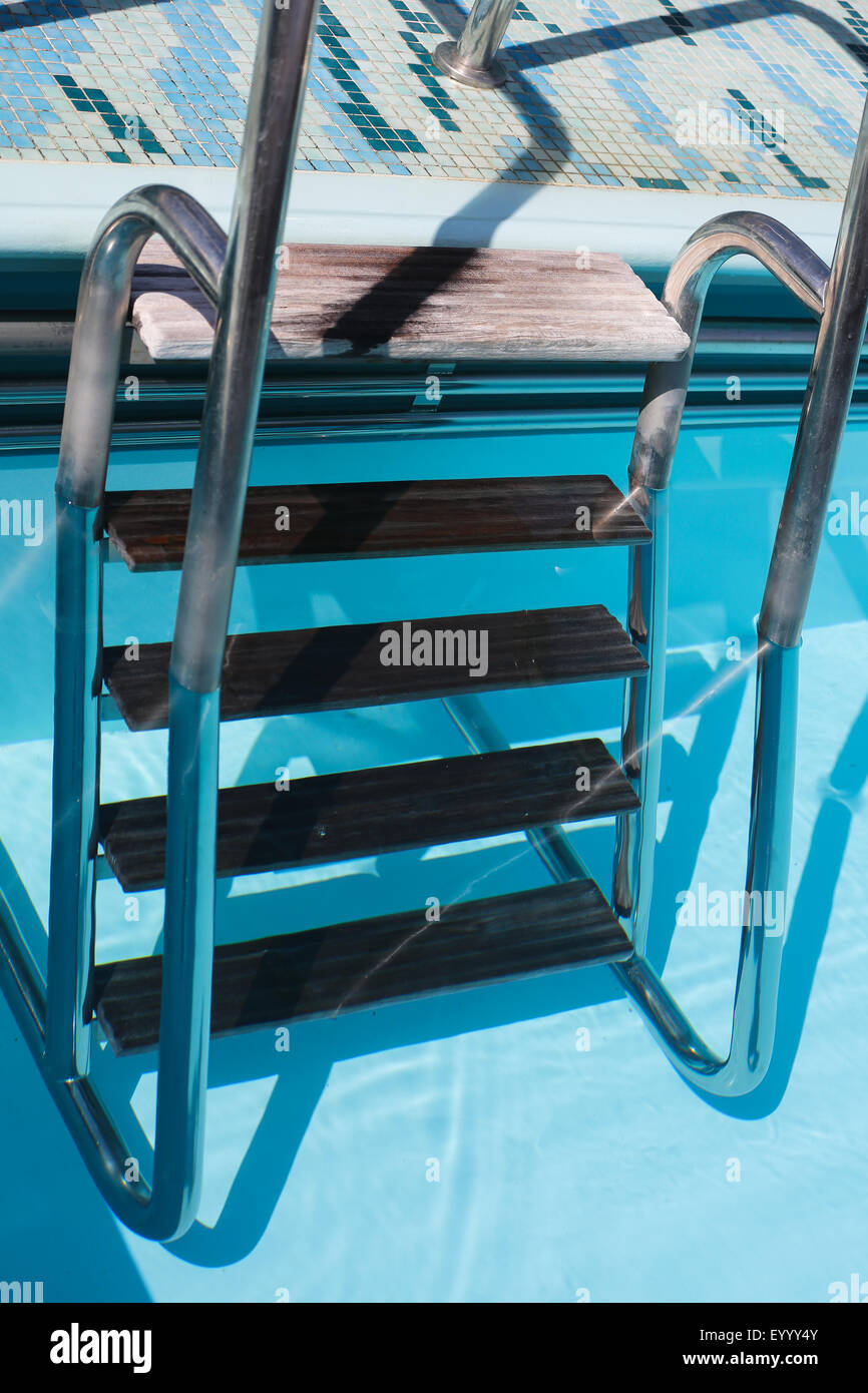 Cruise ship ships pool pools hi-res stock photography and images - Alamy