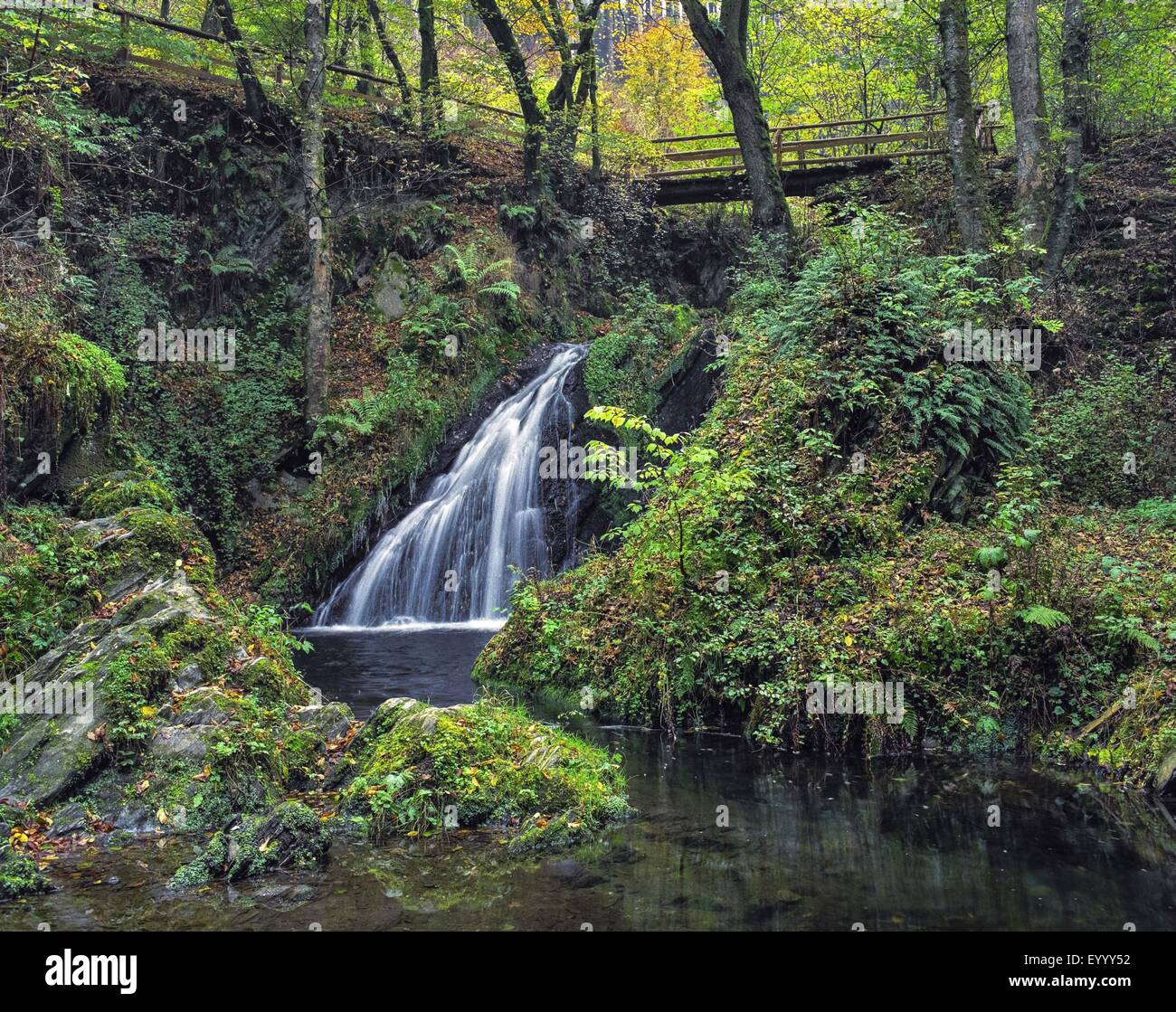Small bridges and flowing waters hi-res stock photography and images ...