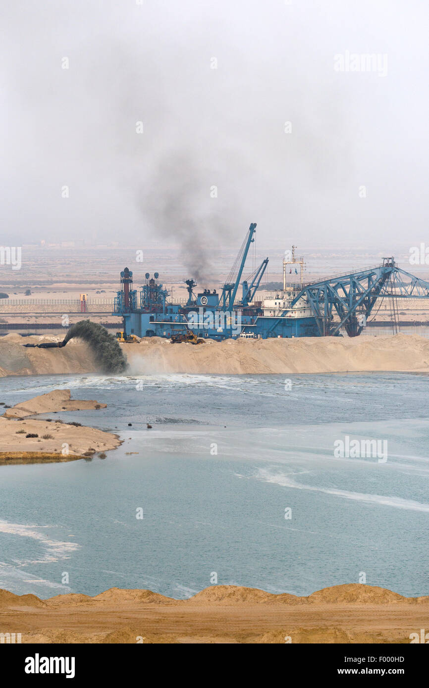 Suez canal construction hi-res stock photography and images - Alamy