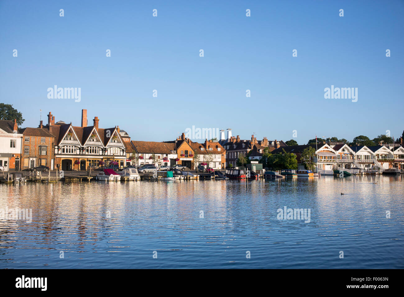 Henley on thames river hi-res stock photography and images - Alamy