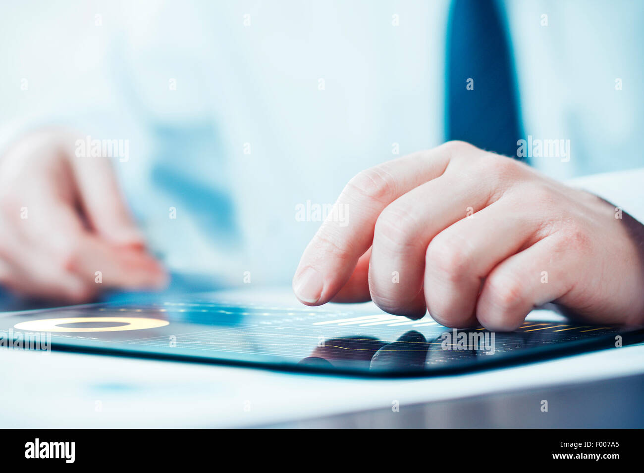 Tablet chart in hands hi-res stock photography and images - Alamy