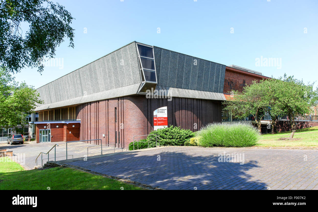 Potteries museum art gallery hanley hi-res stock photography and images ...