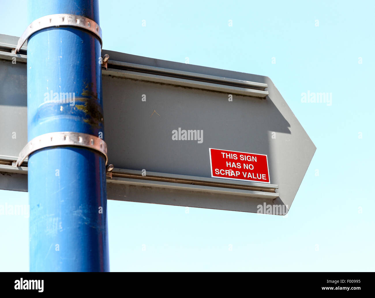 A metal sign saying this sign has no scrap value to deter thieves Stock ...