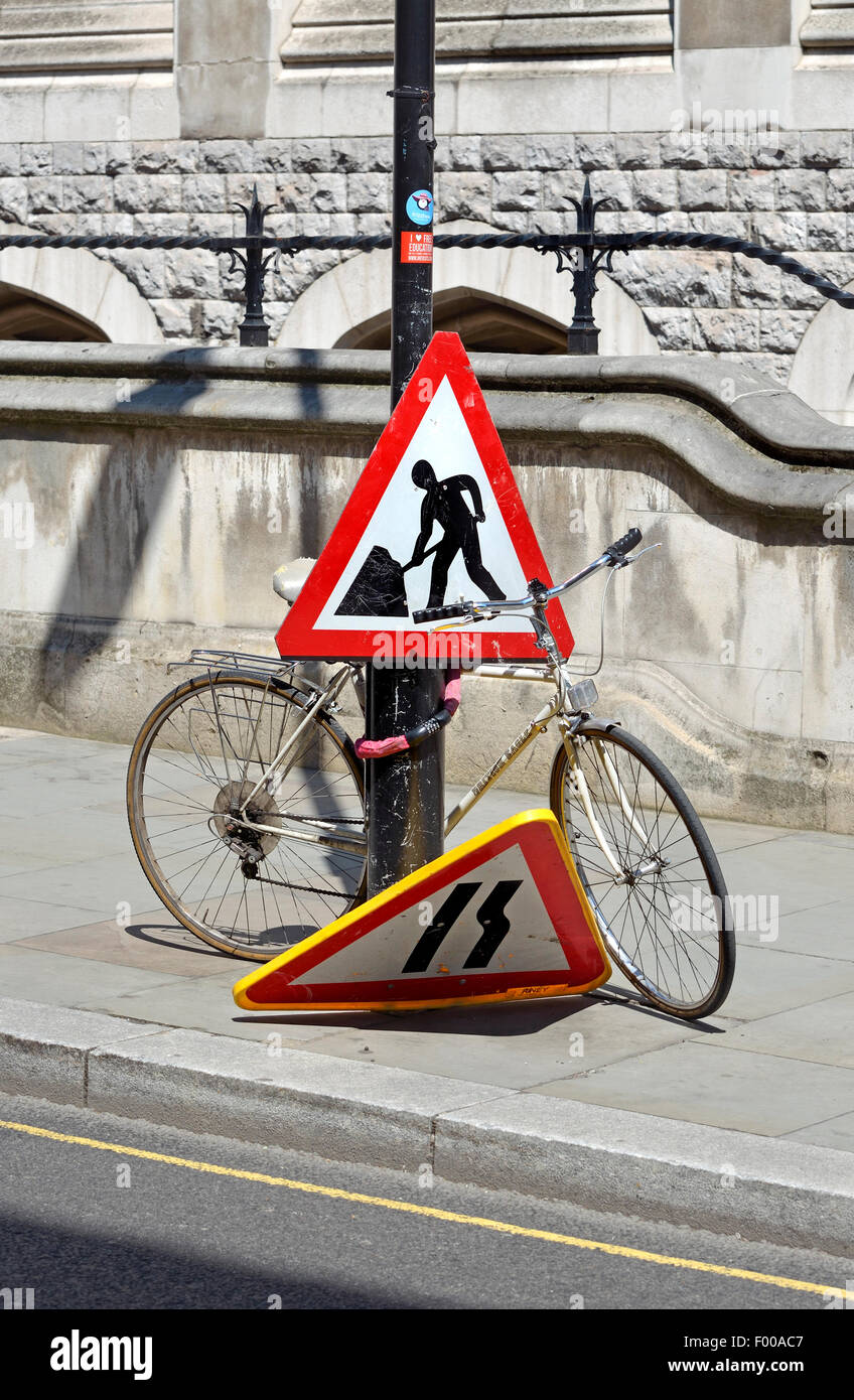 London, England, UK. Bicycle with road signs Stock Photo - Alamy