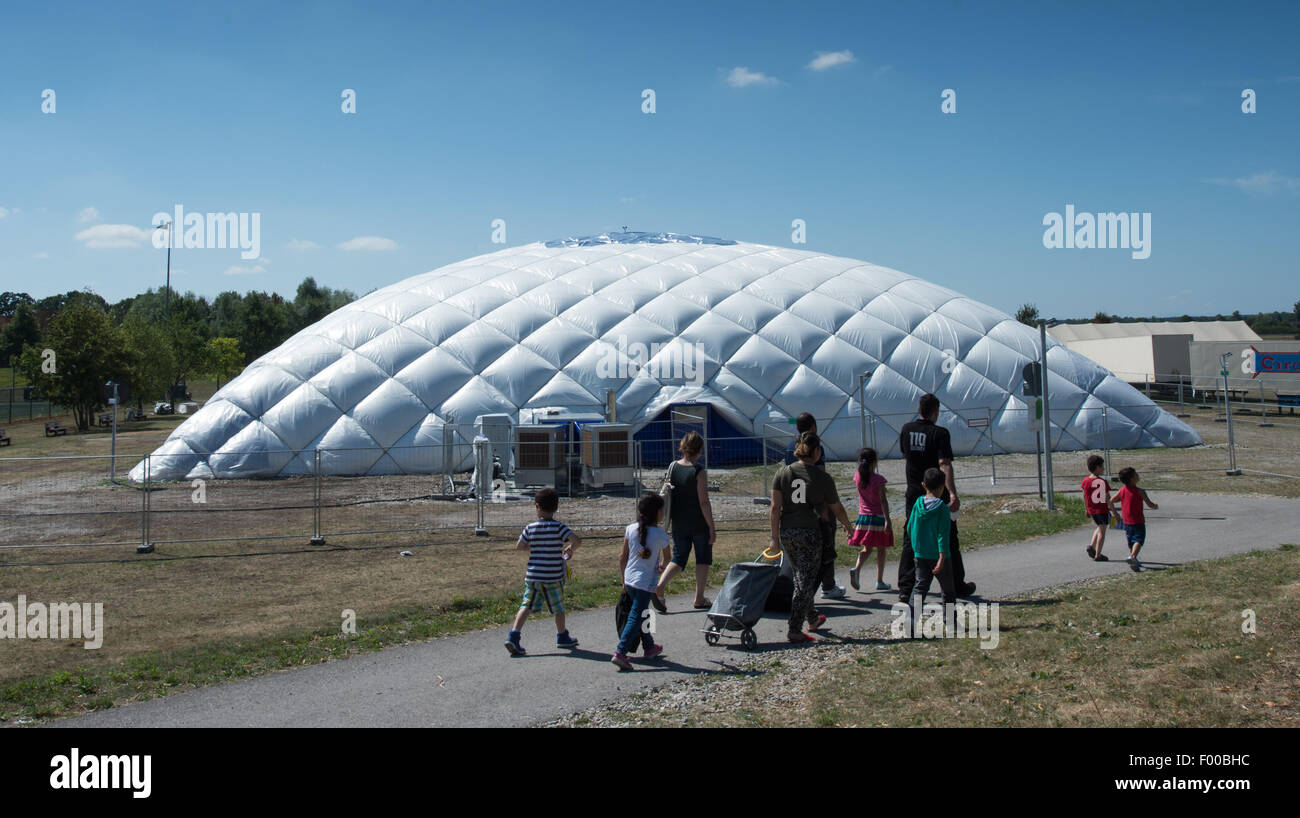 Germany refugee dome hi-res stock photography and images - Alamy