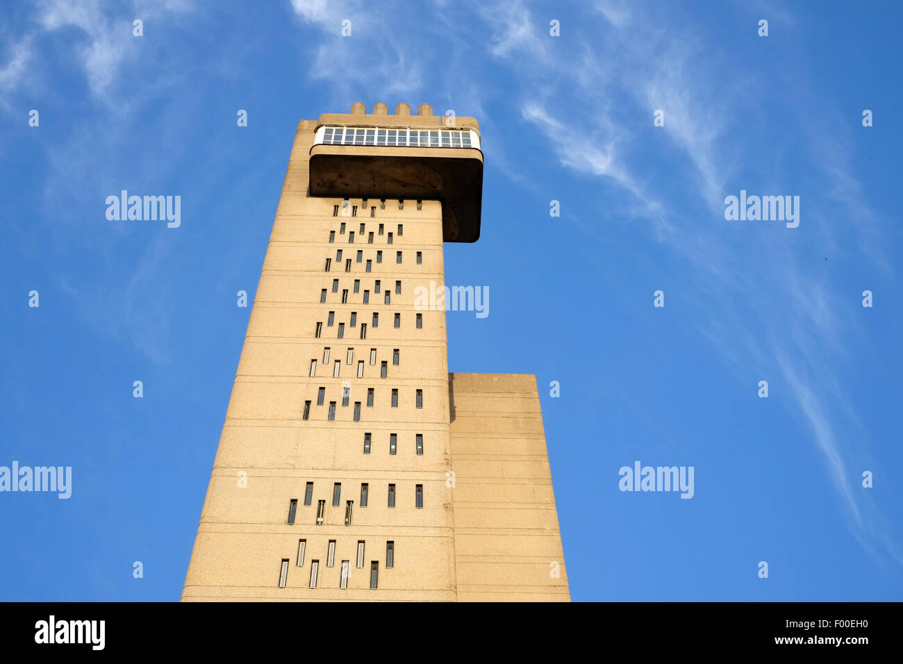 Trellick tower hi-res stock photography and images - Alamy
