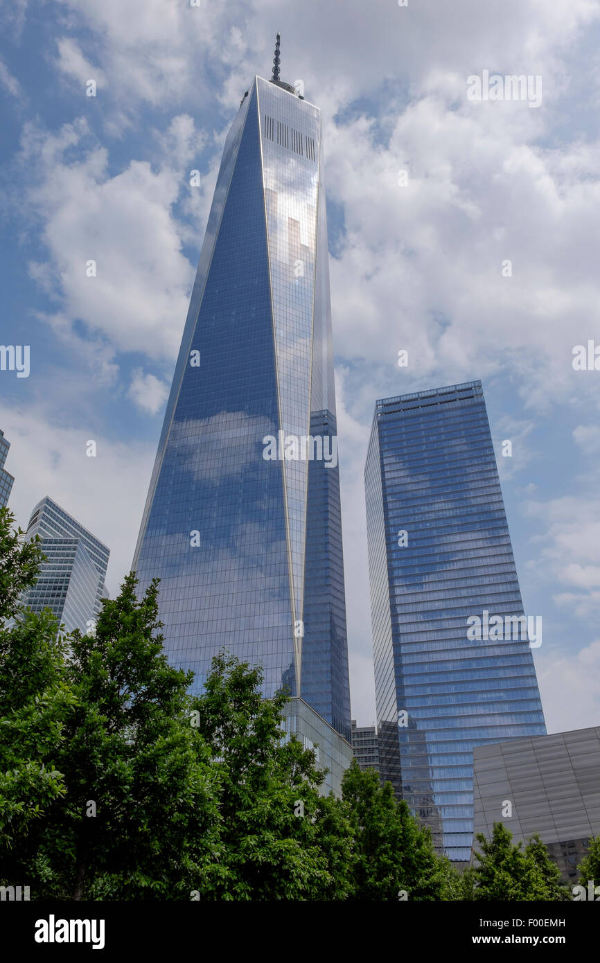 One World Trade Centre on bright sunny day with trees, New York, USA ...