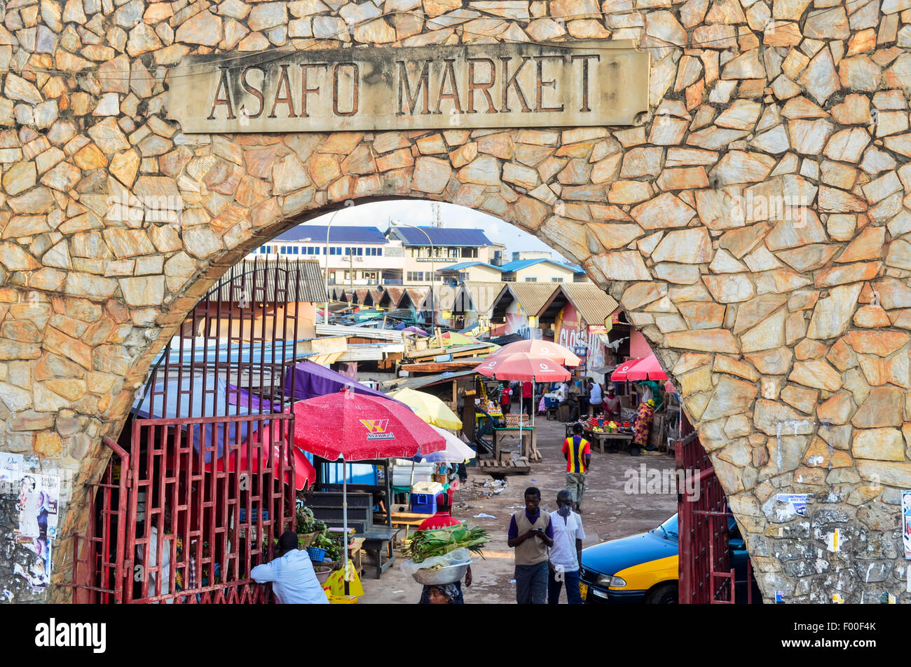 Entrance of Asaso Market in Kumasi, Ghana's second biggest city Stock ...