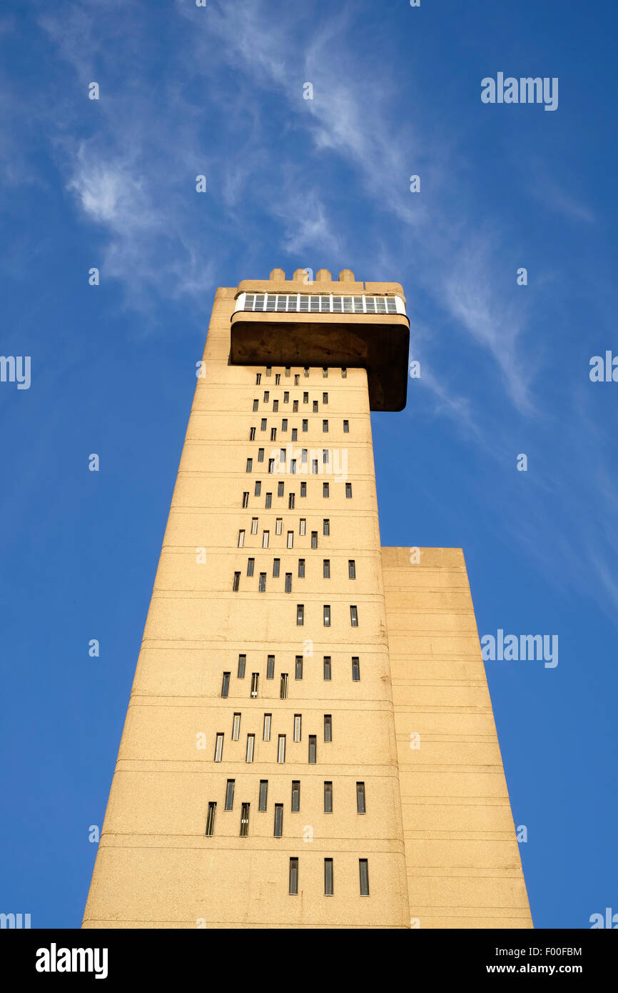 Trellick tower hi-res stock photography and images - Alamy