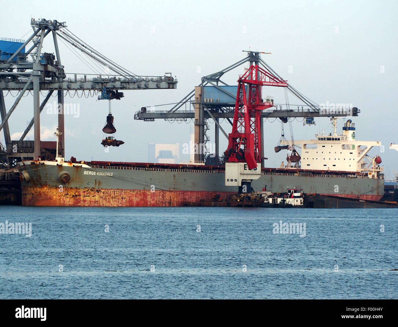 Bulk carrier barge in hi-res stock photography and images - Alamy