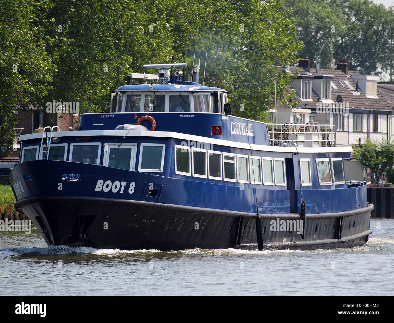 The 'Boot 8' (ENI 02206150) is operating on the Amsterdam-Rijnkanaal, a ...