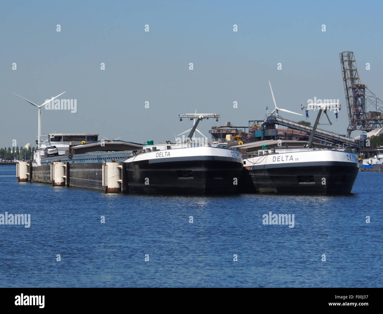 The 'Delta' (ENI 02328379) and 'Delta II' (ENI 02329733) are docked in ...
