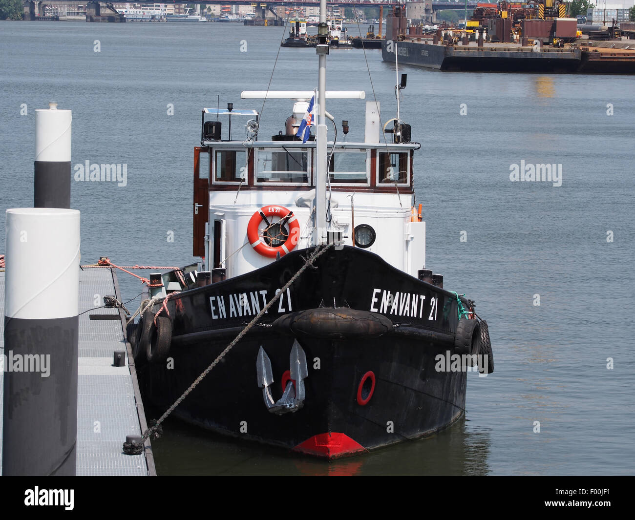 The 'En Avant 21' (ENI 02104053) is operating at the Port of Rotterdam ...