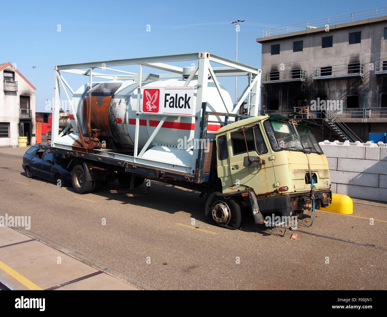 Falck fire fighting services are deployed at the Port of Rotterdam ...