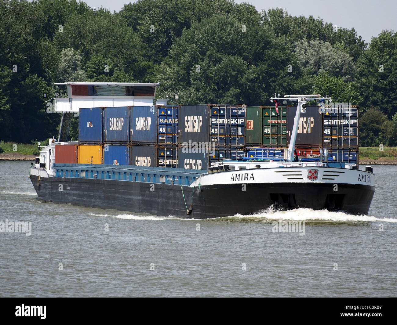 The Amira (ENI 02331447) is navigating the Beneden Merwede river in the ...