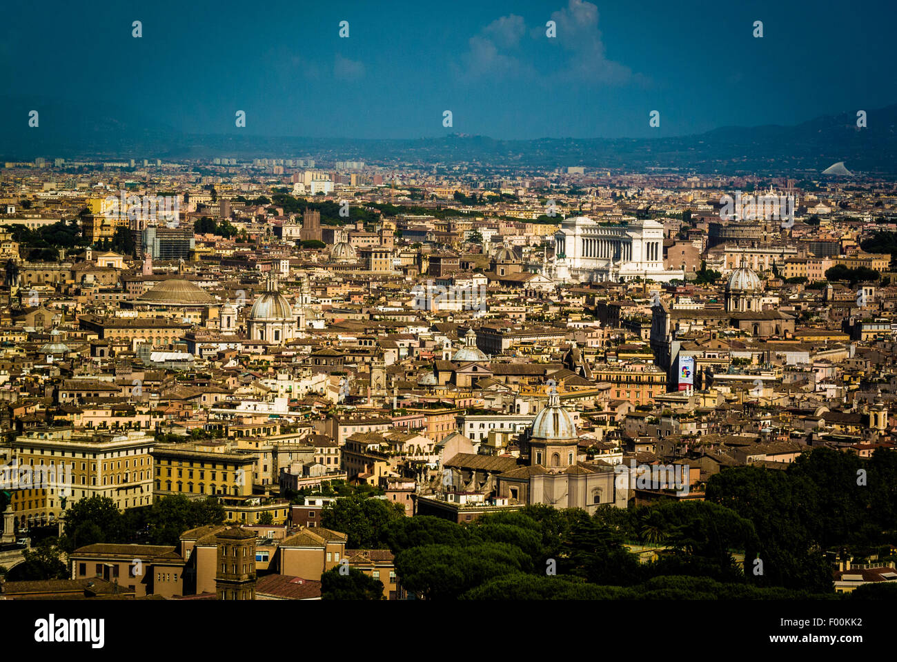 Cityscape with landmarks hi-res stock photography and images - Alamy