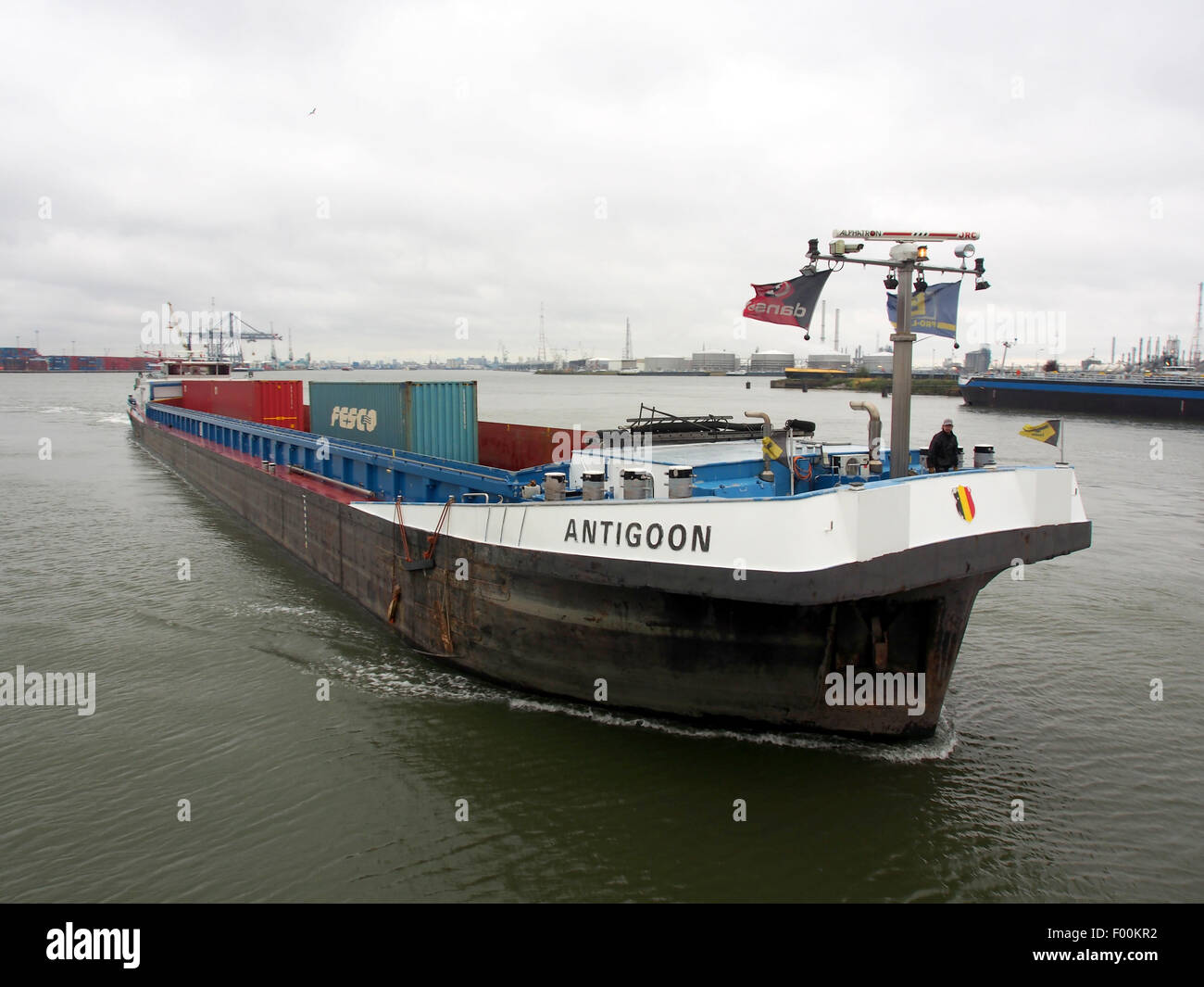 The Antigoon (ENI 06003782) is passing through the Van Cauwelaertsluis ...