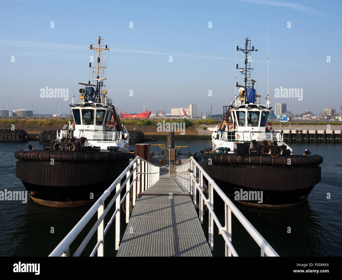 Dutch tugboats hi-res stock photography and images - Alamy