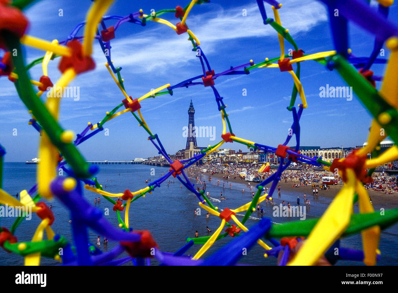 Beach crowded blackpool hi-res stock photography and images - Alamy