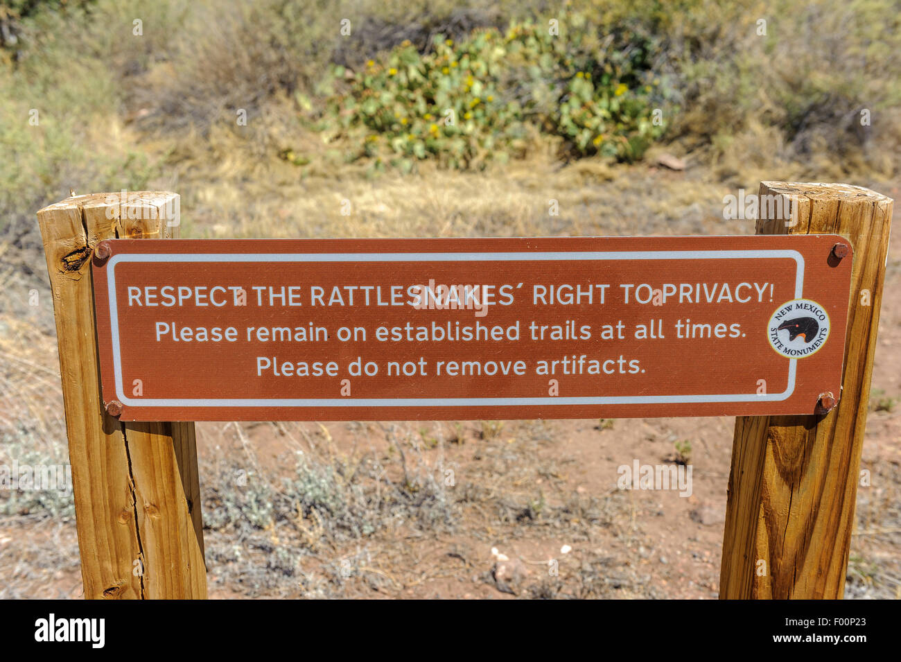 Rattlesnake warning sign hi-res stock photography and images - Alamy