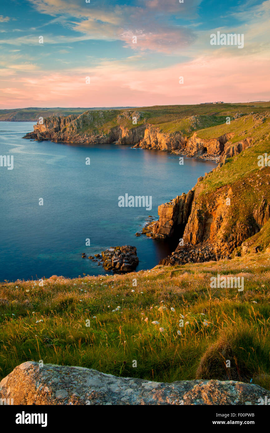 Cornwall cliffs hi-res stock photography and images - Alamy