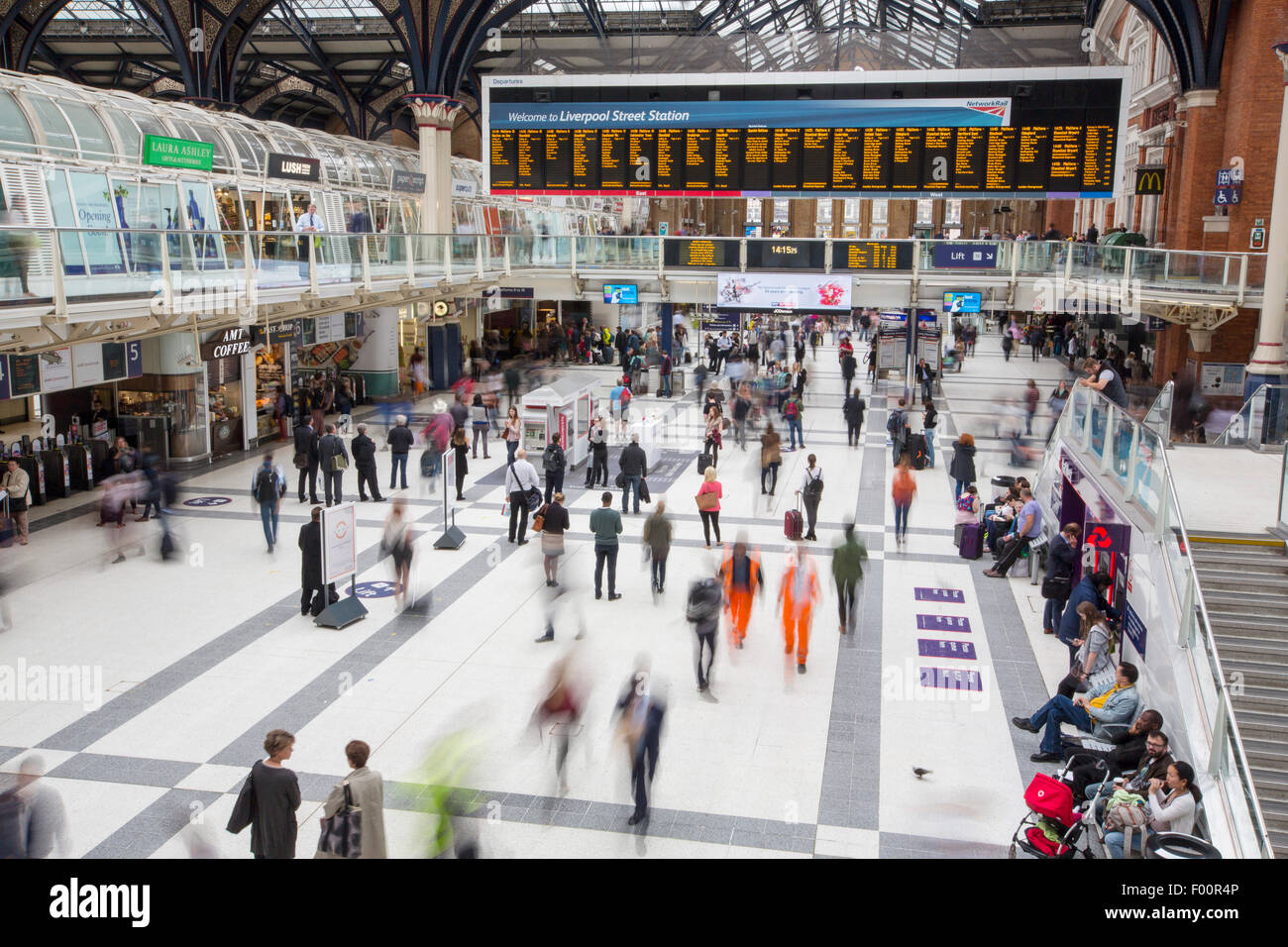 Commuters in Liverpool Street Station, London, UK Stock Photo - Alamy