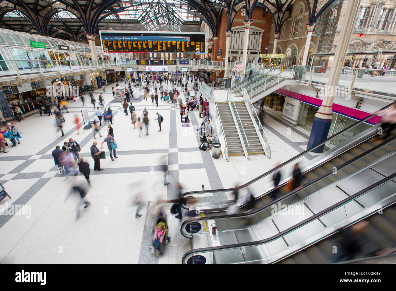 Escalator liverpool street station london hi-res stock photography and ...