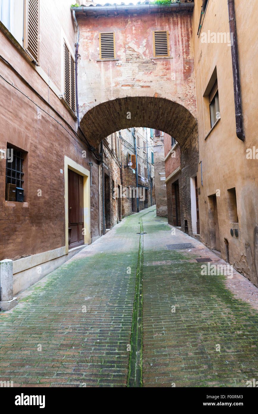 A narrow lane in Urbino, Italy Stock Photo - Alamy