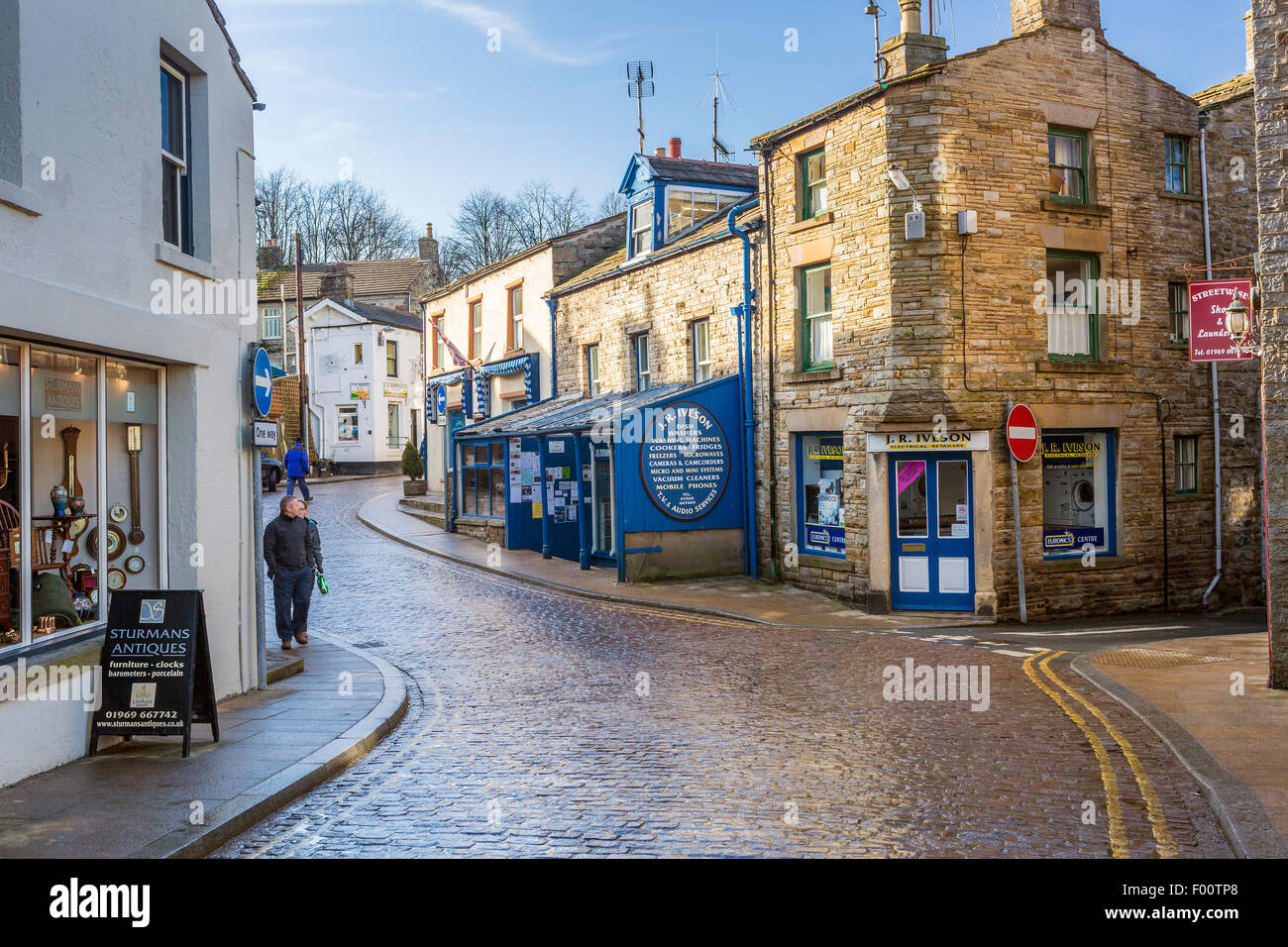 Market day hawes market town hi-res stock photography and images - Alamy