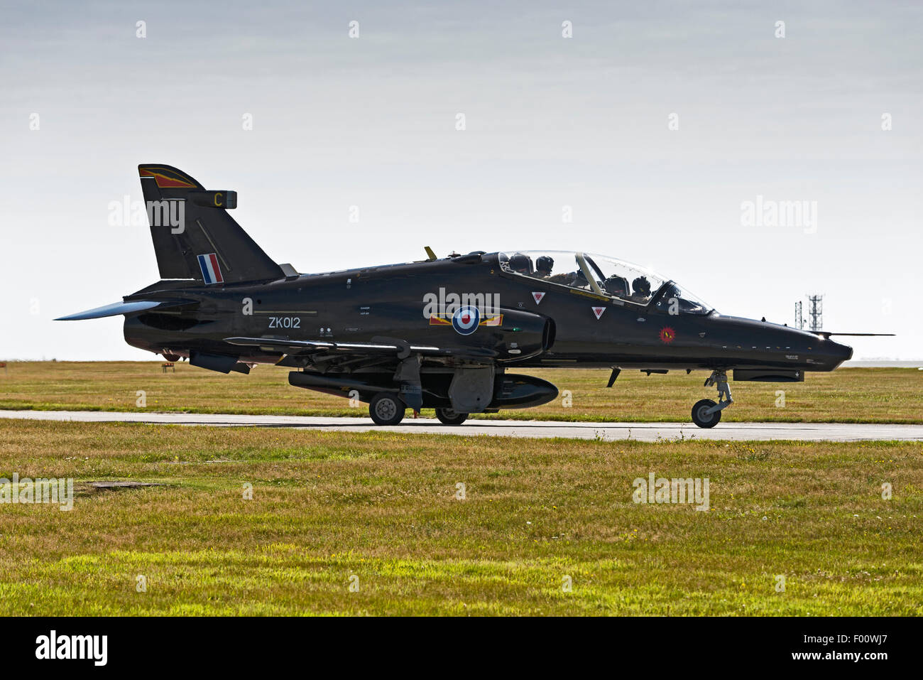 ZK012 Hawk T2 Fast jet Raf Valley Anglesey North Wales Uk departure Stock Photo - Alamy