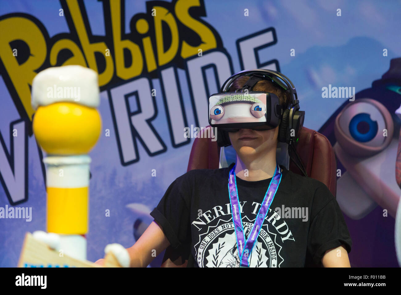 Cologne, Germany. 05th Aug, 2015. Visitor wears a virtual-reality ...