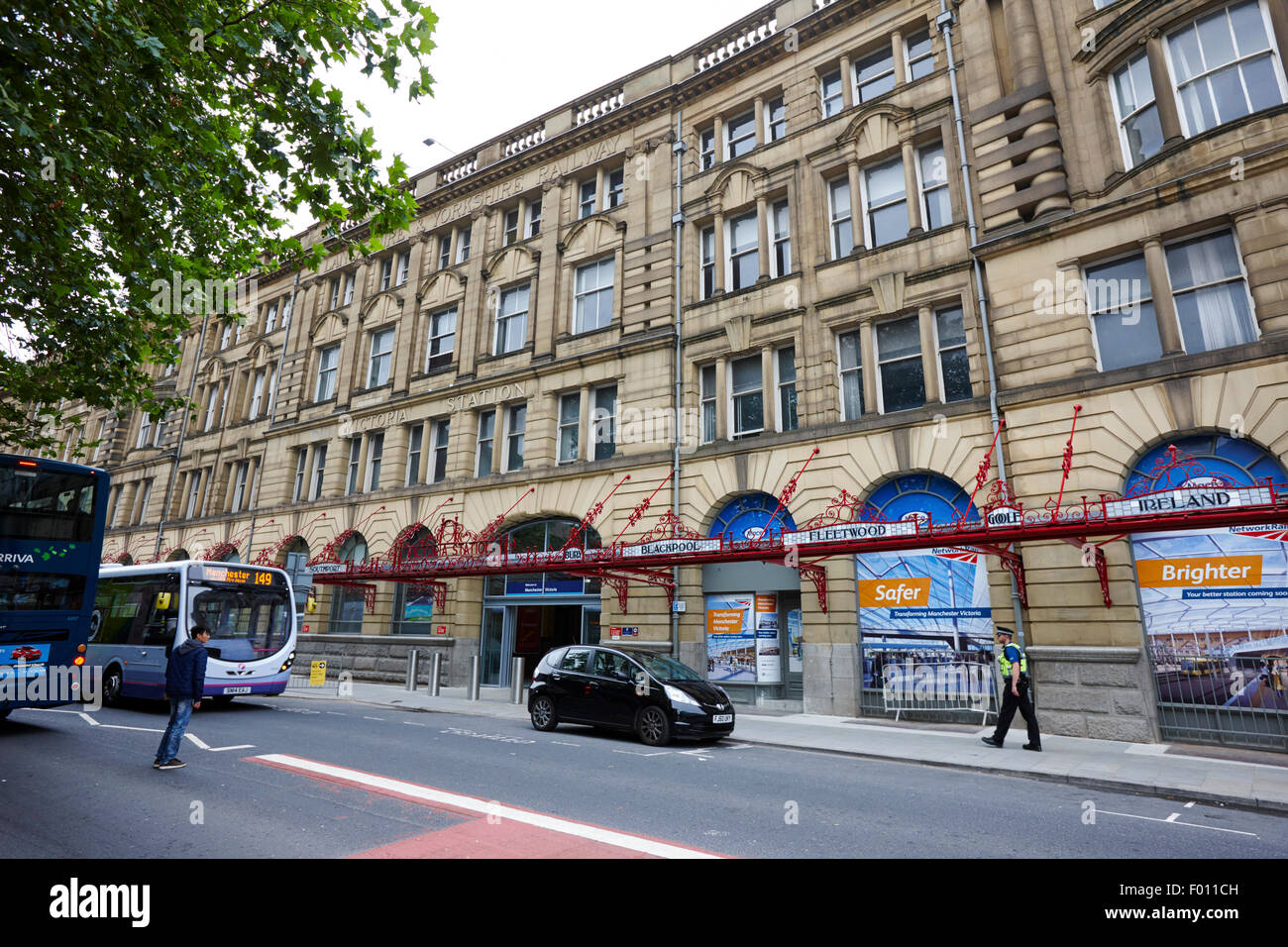 Manchester victoria station hi-res stock photography and images - Alamy