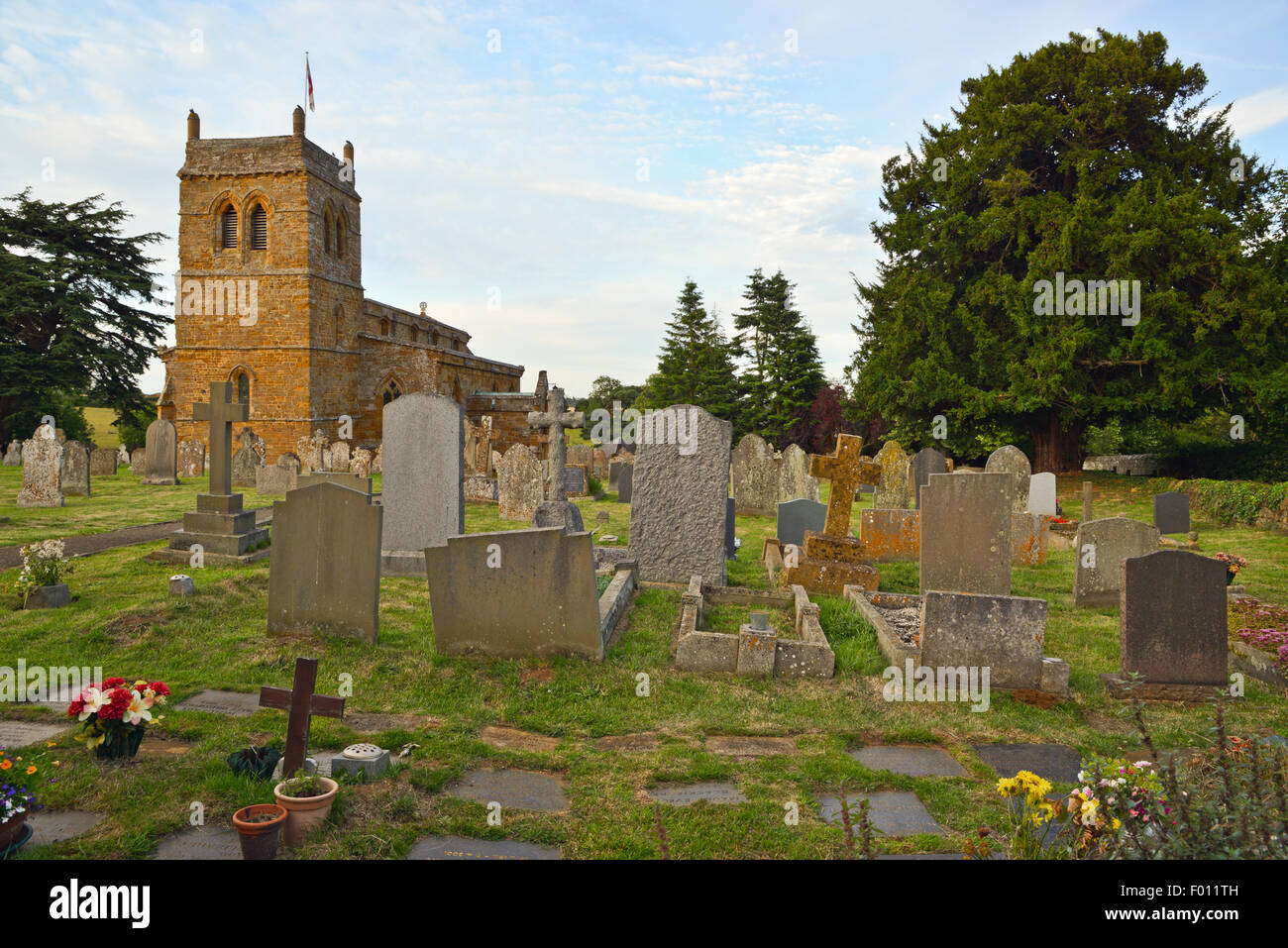 Graveyard uk hi-res stock photography and images - Alamy