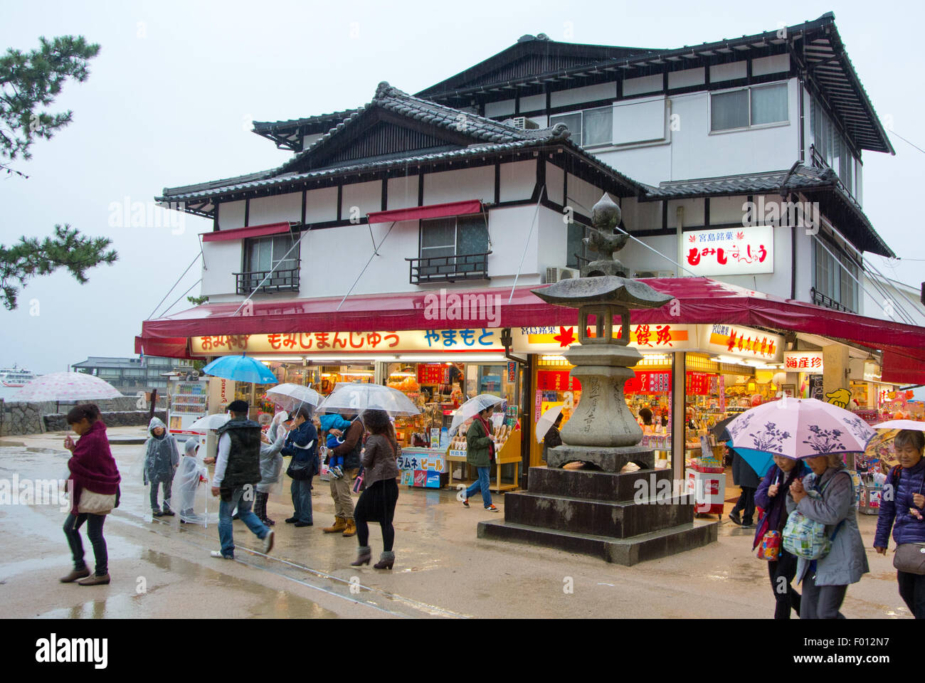 Ikutsushima shrine miyajima island hi-res stock photography and images ...