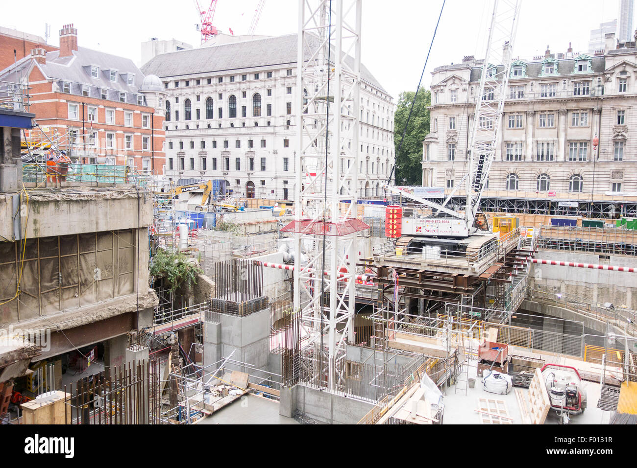 Crossrail shaft moorgate hi-res stock photography and images - Alamy