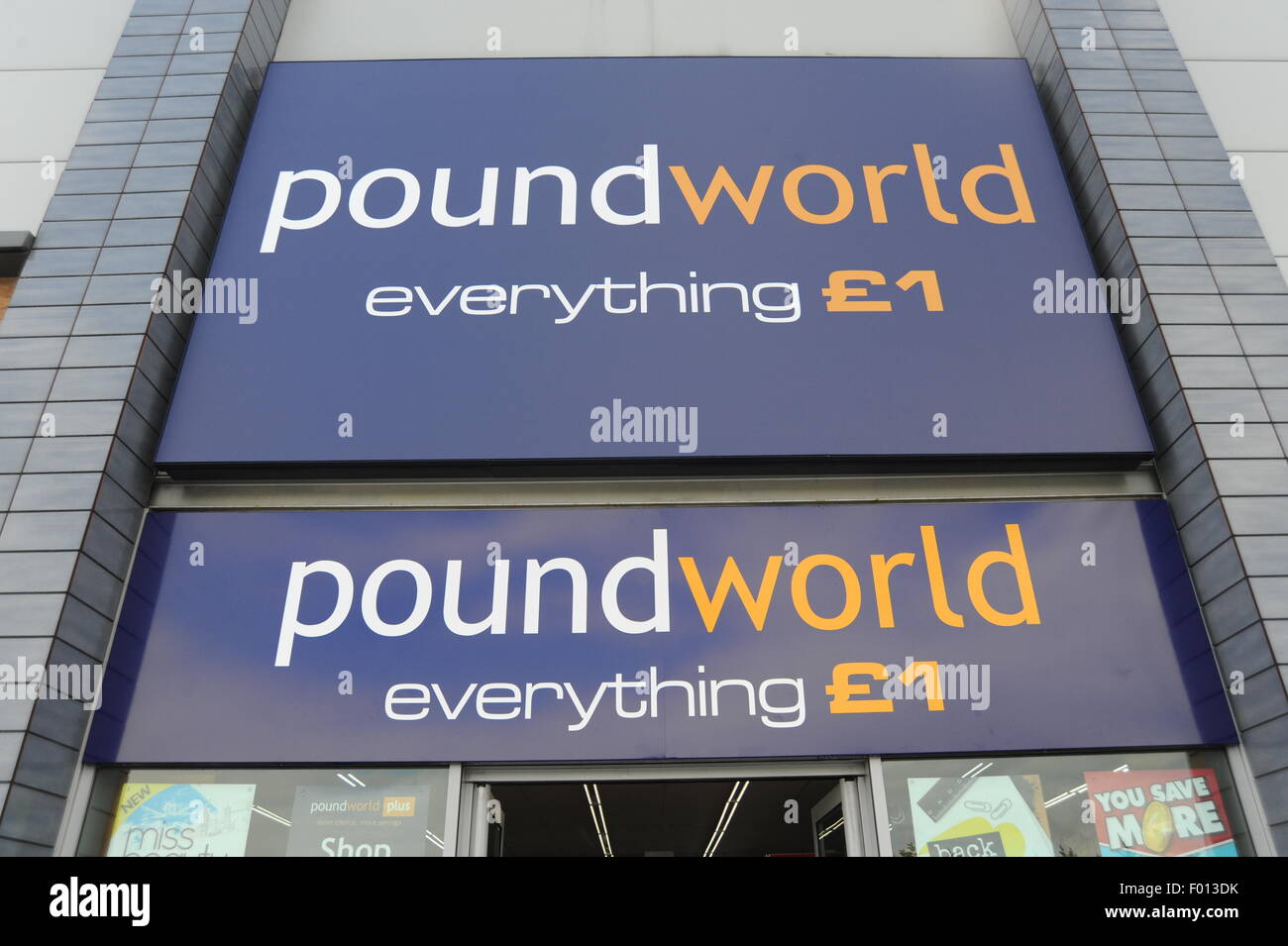 One pound shop hi-res stock photography and images - Alamy