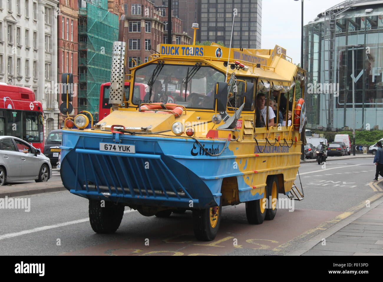 A LONDON DUCK TOUR VEHICLE ON A ROAD IN CENTRAL LONDON Stock Photo - Alamy