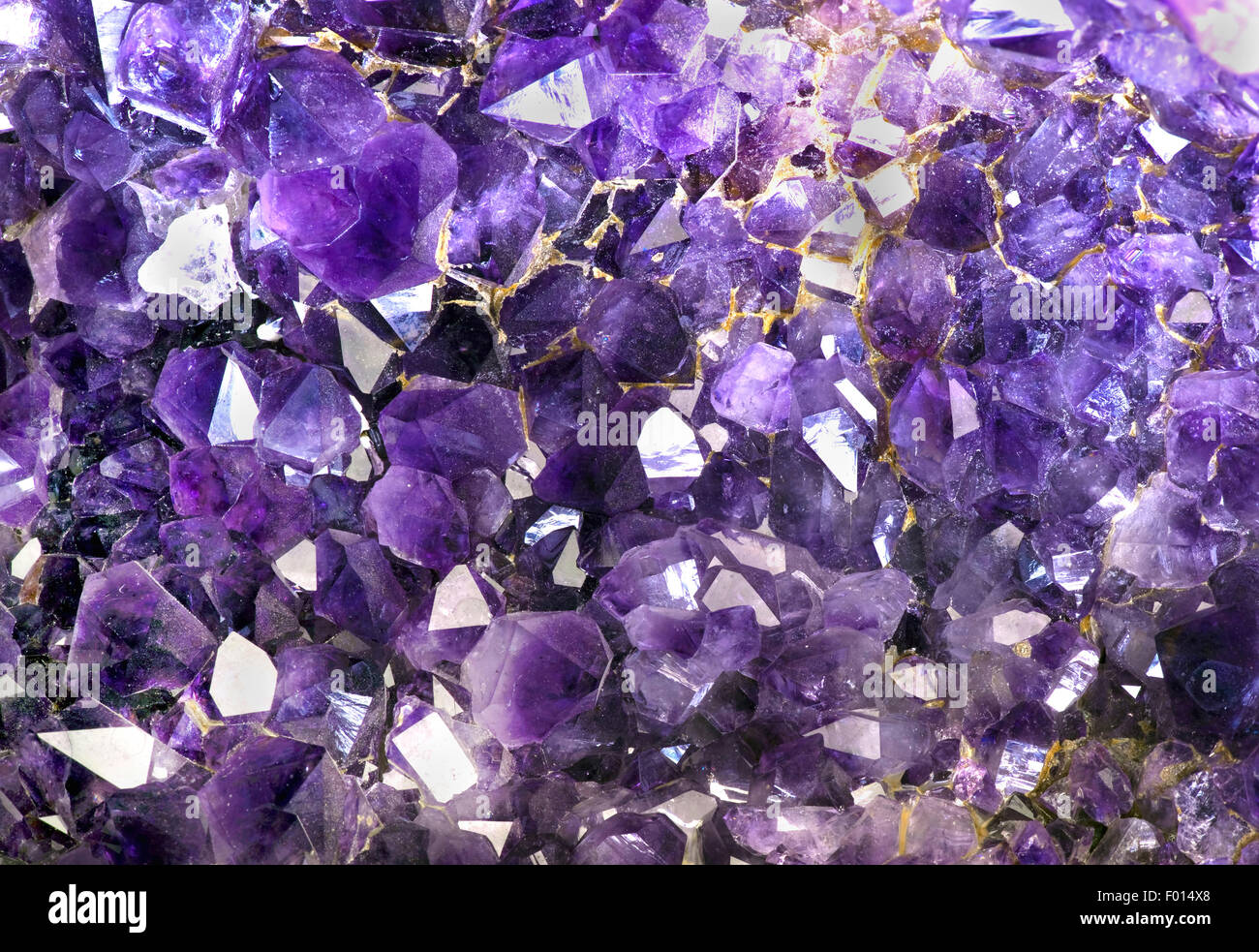 Healing crystals hi-res stock photography and images - Alamy