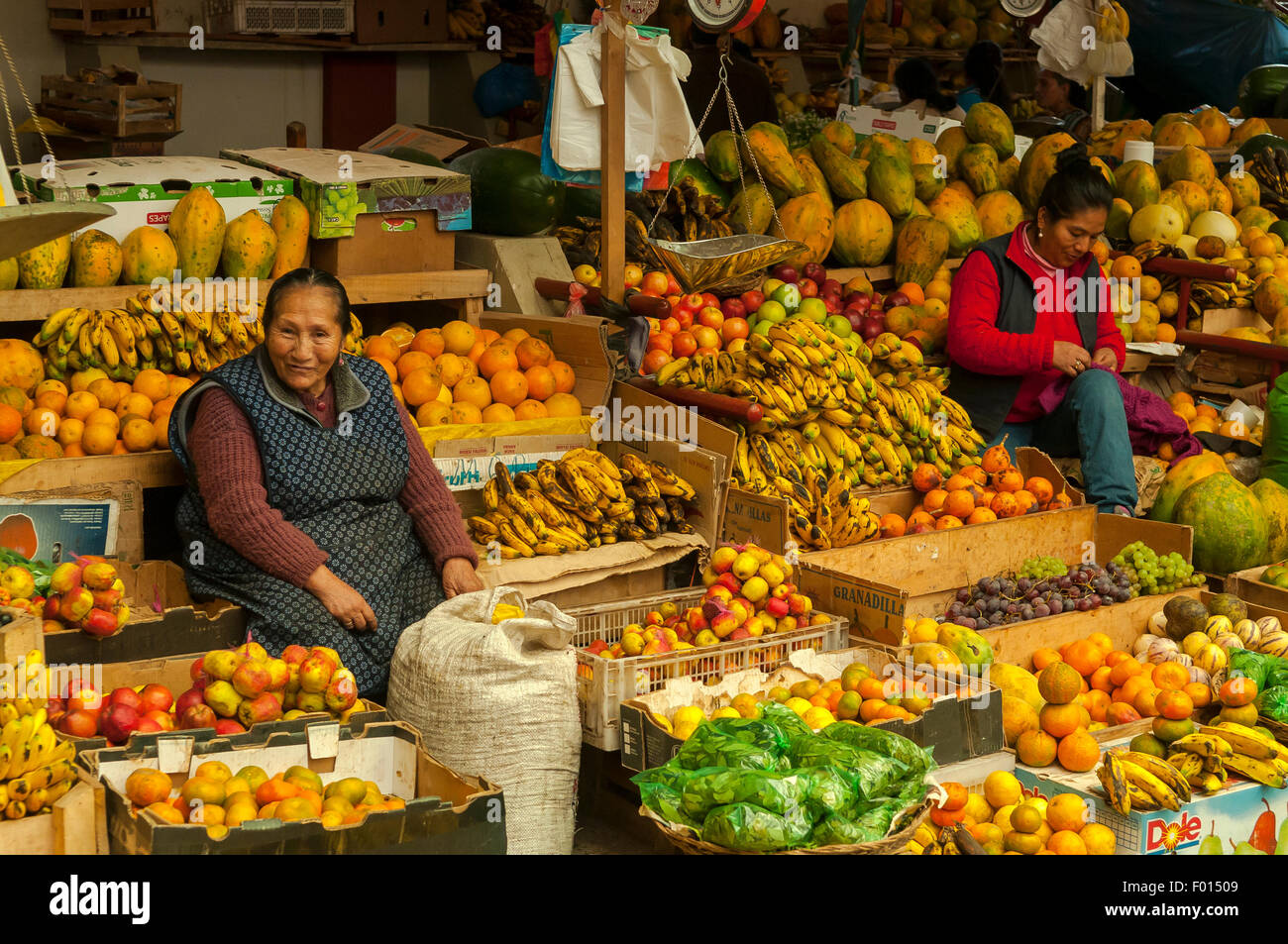 Sunday Market at Urubamba, Sacred Valley, Peru Stock Photo - Alamy