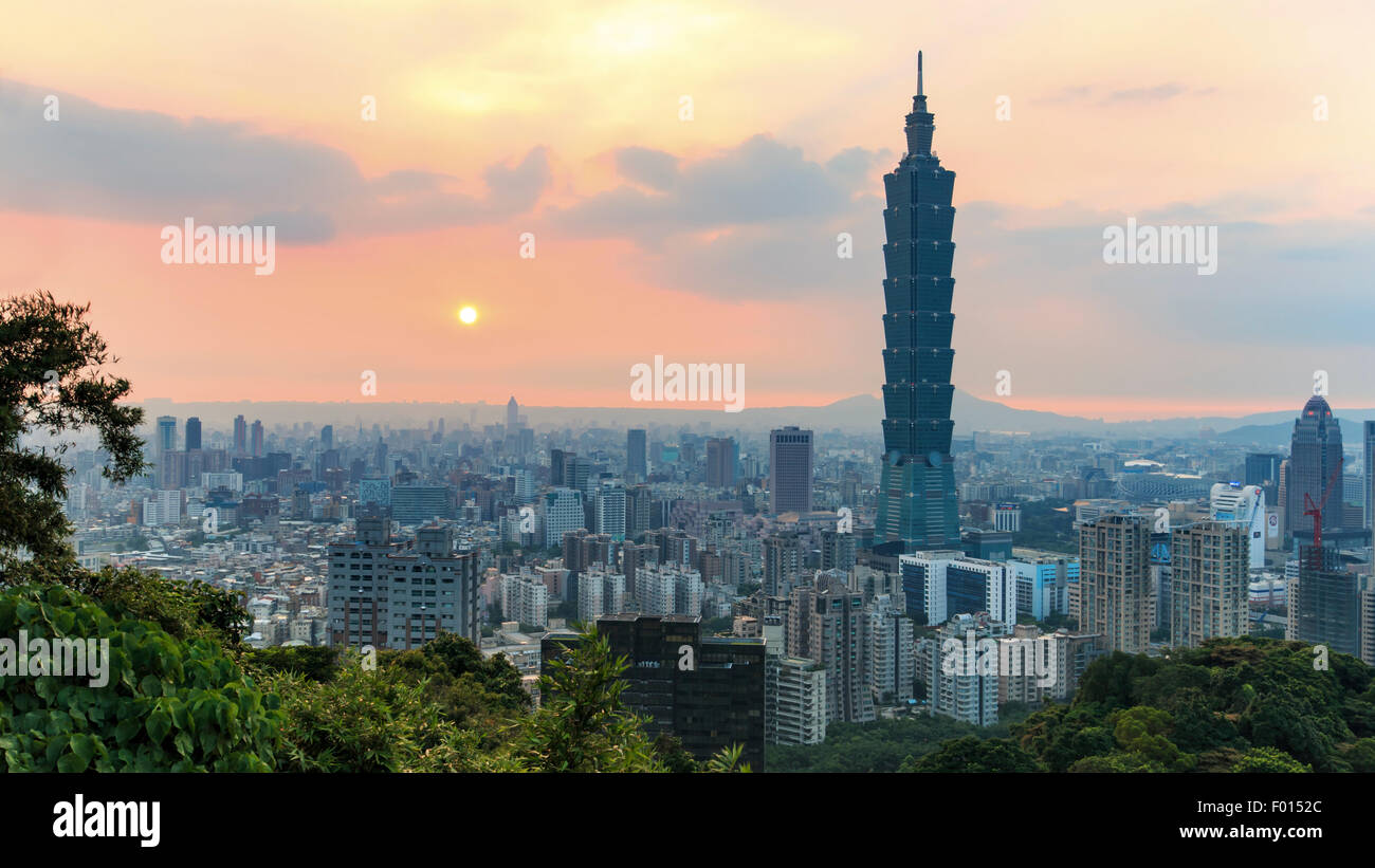 View over taipei hi-res stock photography and images - Alamy
