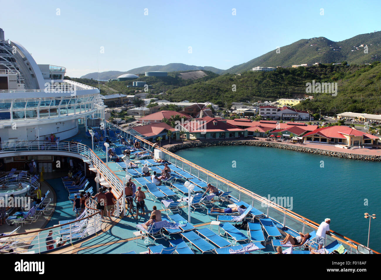 Big cruise ship on tropical island Stock Photo - Alamy