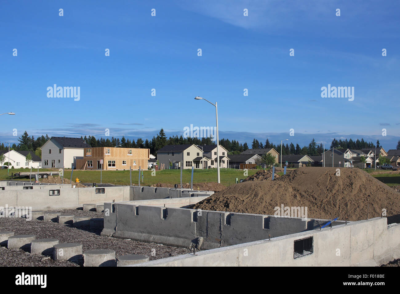 New building in construction neighborhood hi-res stock photography and ...