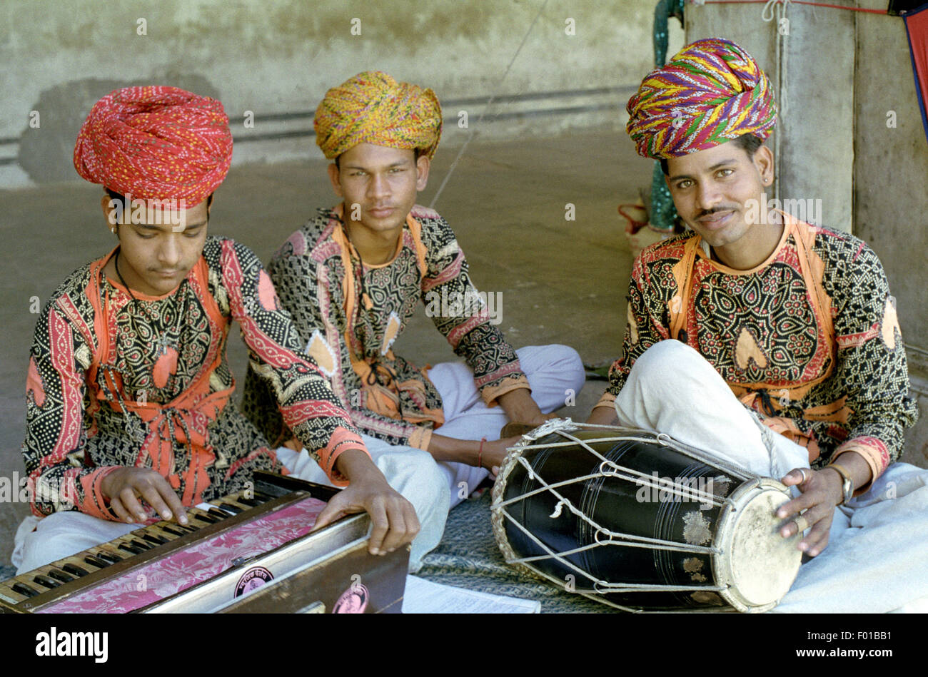 street musicians in india brian mcguire Stock Photo - Alamy