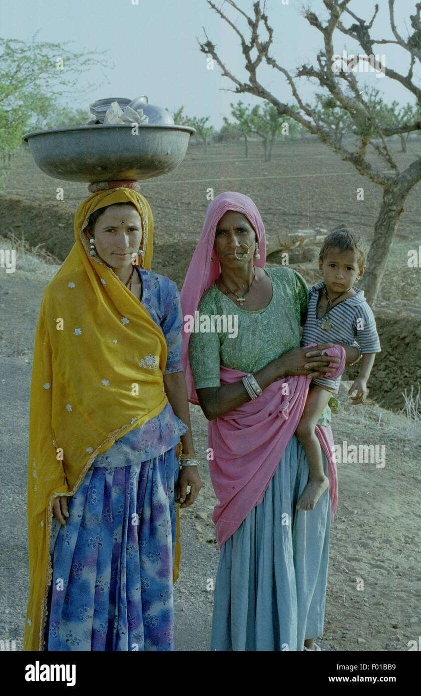 Three generations women india hi-res stock photography and images - Alamy