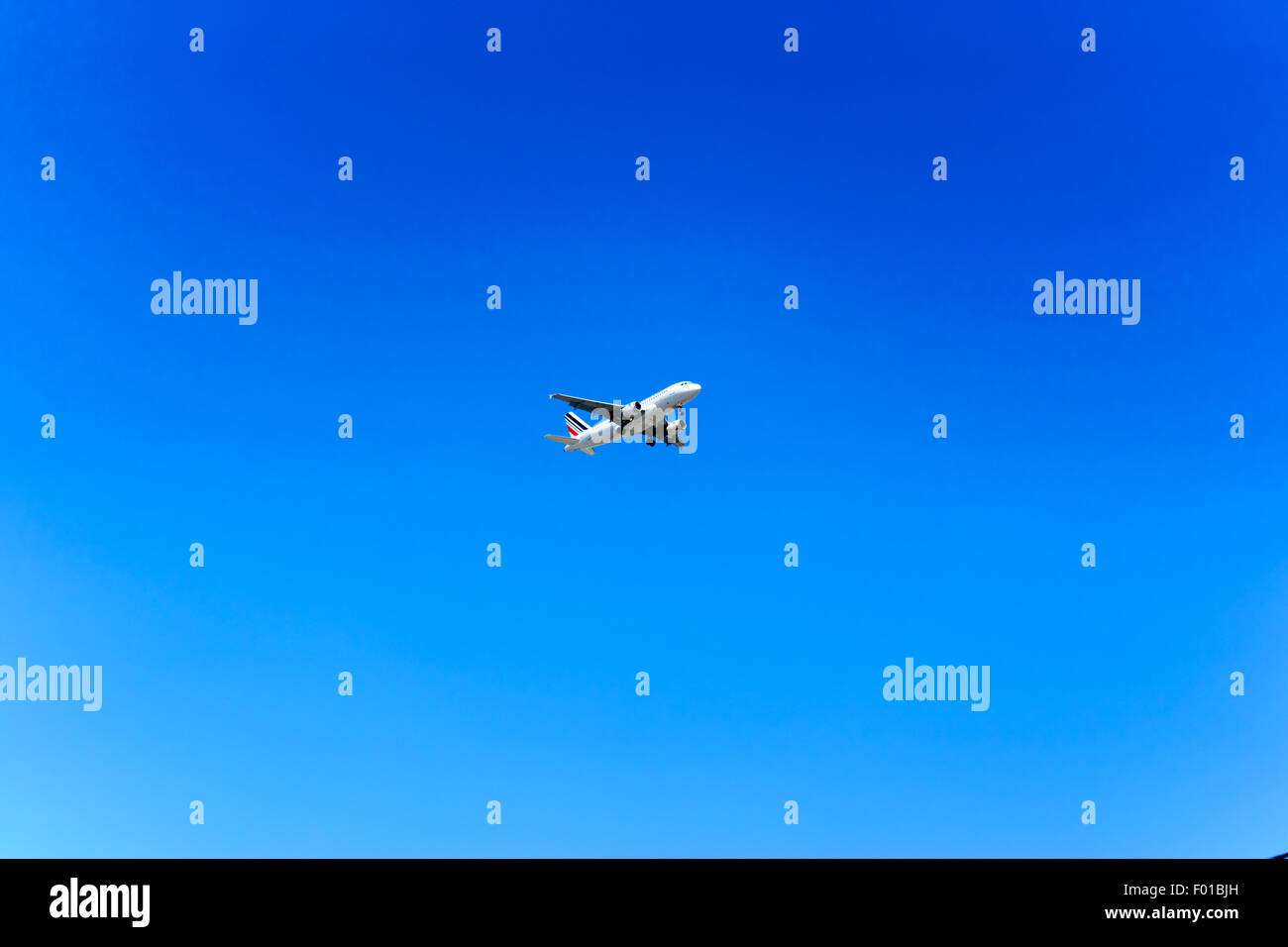 modern jet passenger aircraft flying in blue sky Stock Photo - Alamy