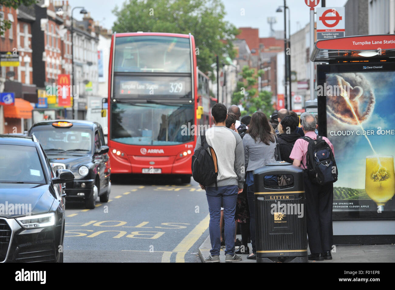 Turnpike Lane, London, UK. 6th August 2015. The 24hr tube strike closes ...